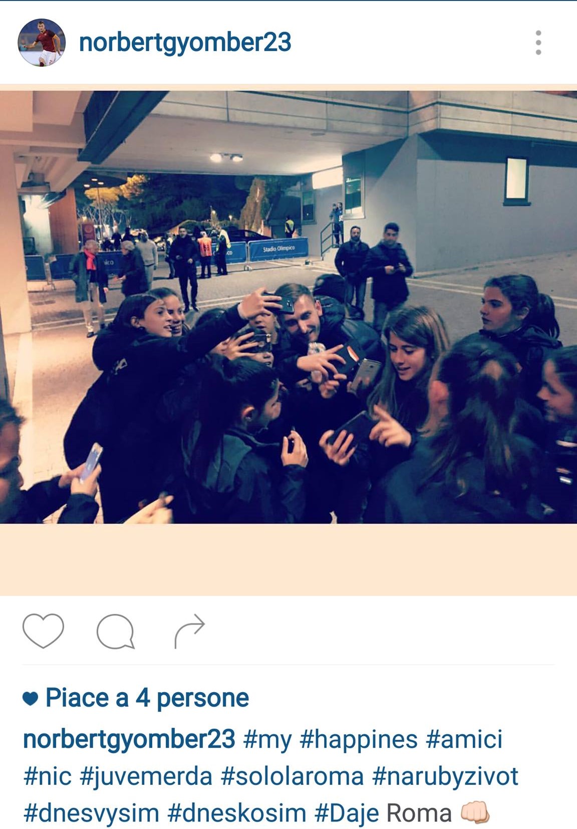 Gyomber commenta l'eliminazione della Juventus: "Juve merda" - FOTO ...