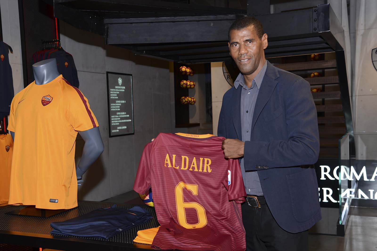 La Roma fa gli auguri ad Aldair per i suoi 51 anni - VIDEO | Pagine ...