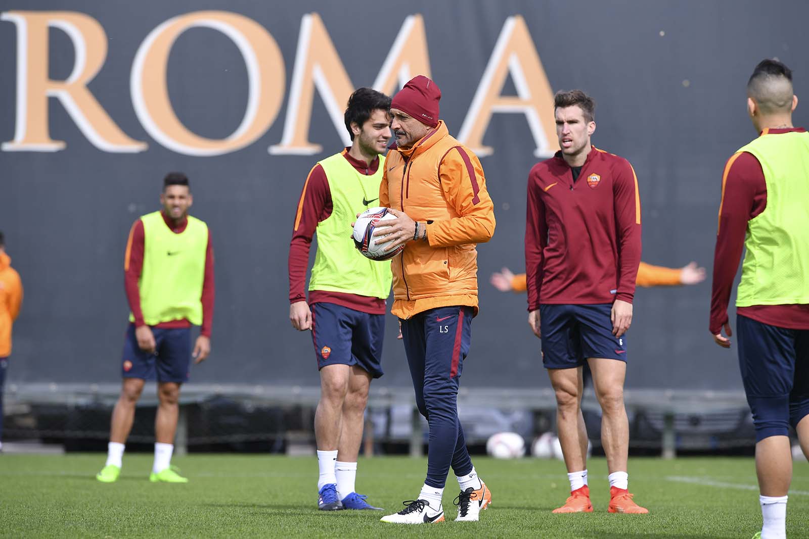 Allenamento Roma. Partitella a campo ridotto e molta tattica nella ...