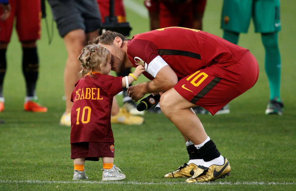 Totti, Isabel compie sei anni: "Auguri luce dei miei occhi" - FOTO ...