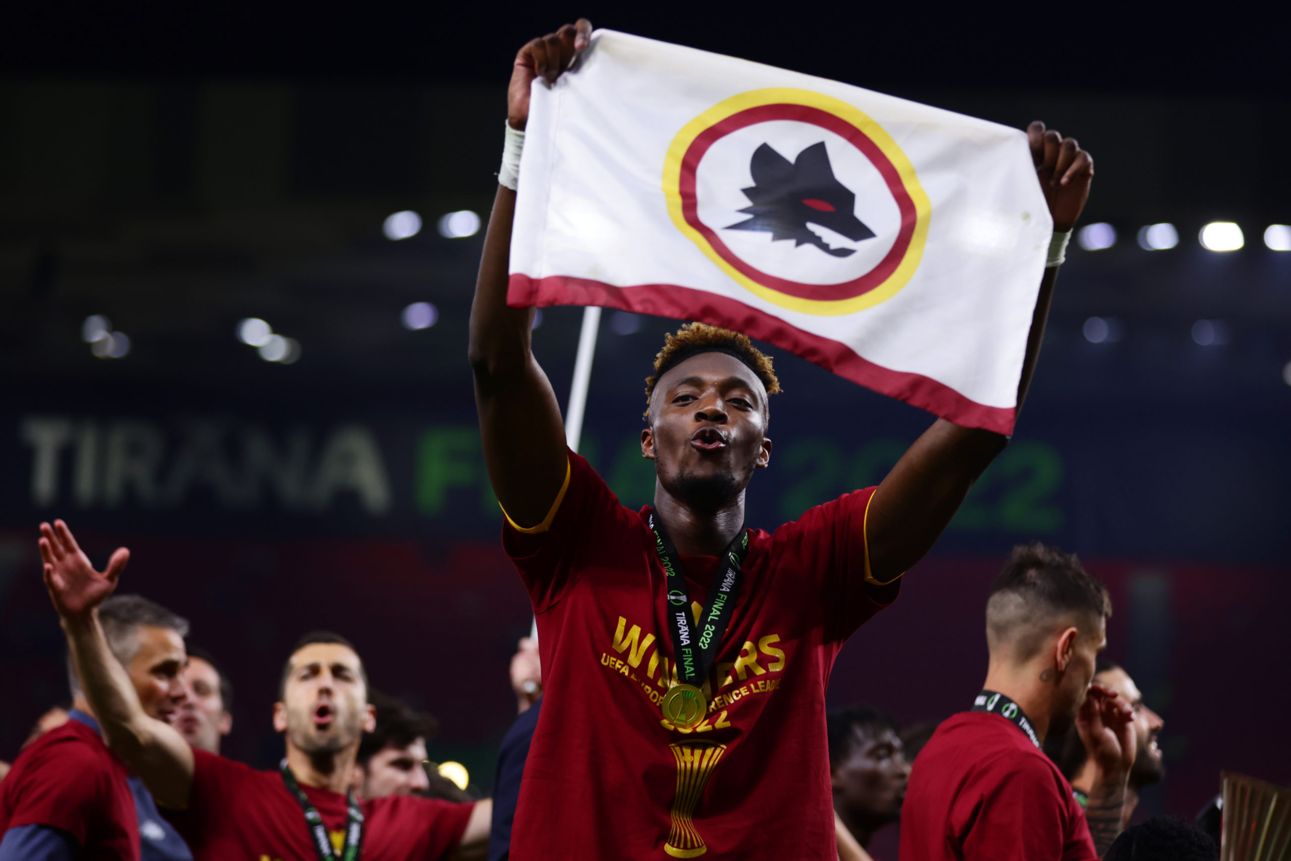 Abraham ricorda il suo arrivo a Roma: "Un anno insieme" - FOTO | Pagine ...