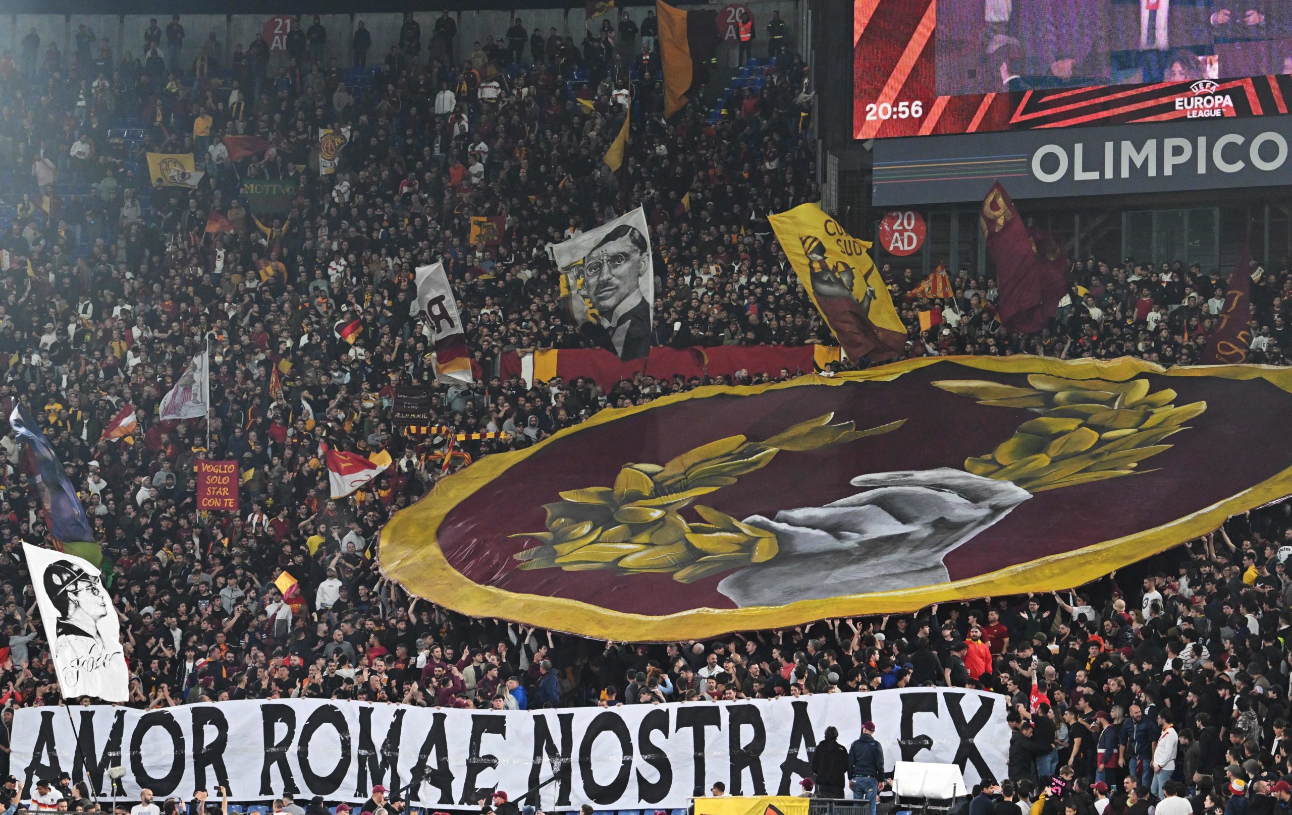 La storia di Marta: "Mi laureo, ma mio padre preferisce la finale di Europa League della Roma ...