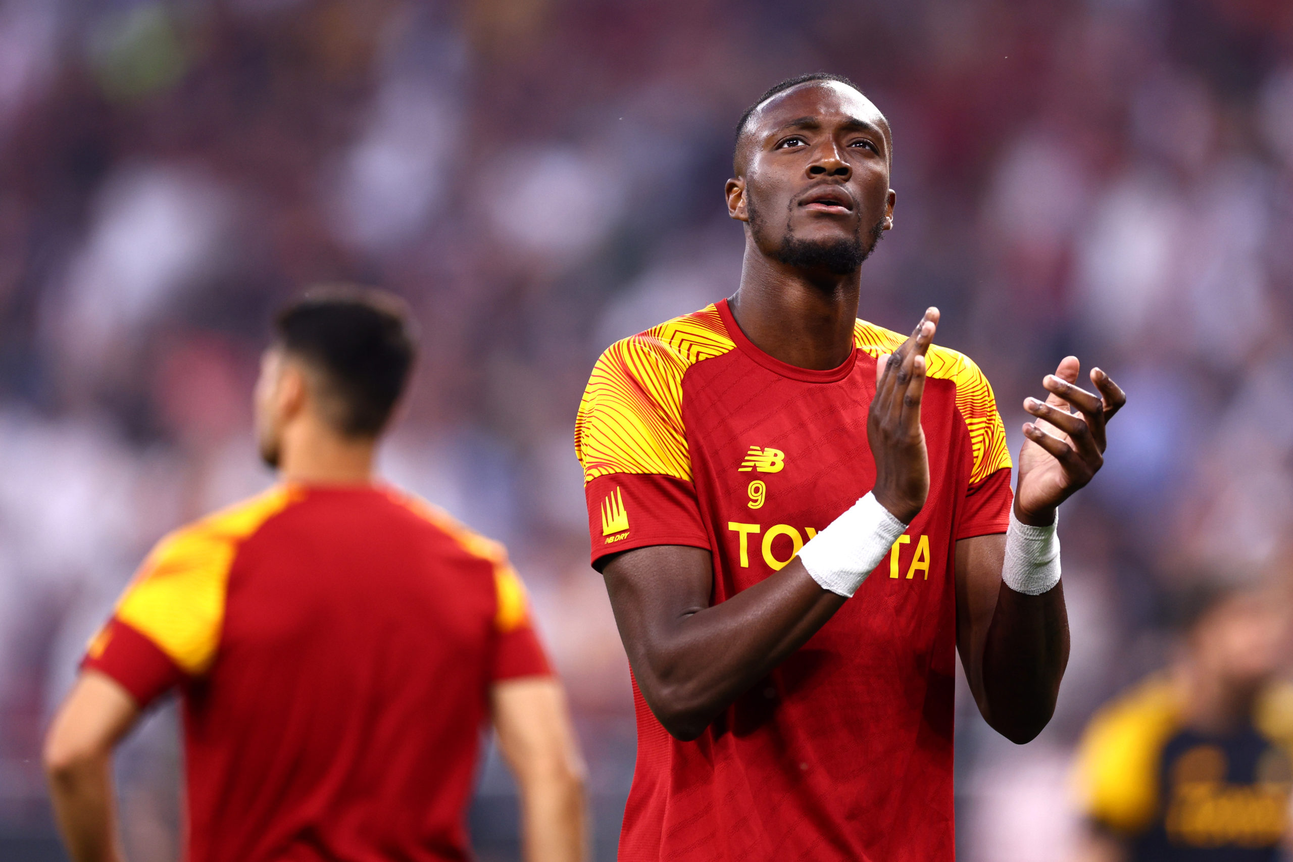 Abraham compie 26 anni. Gli auguri della Roma - VIDEO | Pagine Romaniste