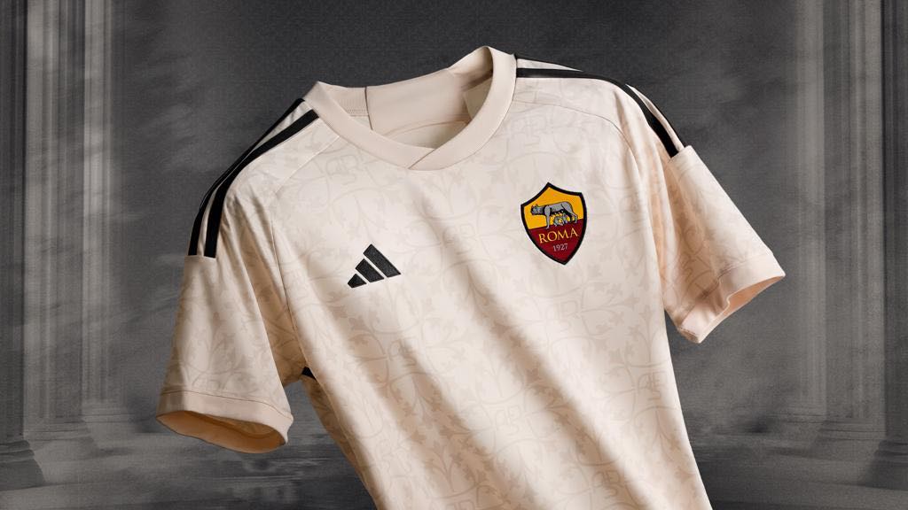 Roma, ufficiale la seconda maglia: “Un’opera d’arte”. Presente il logo ...