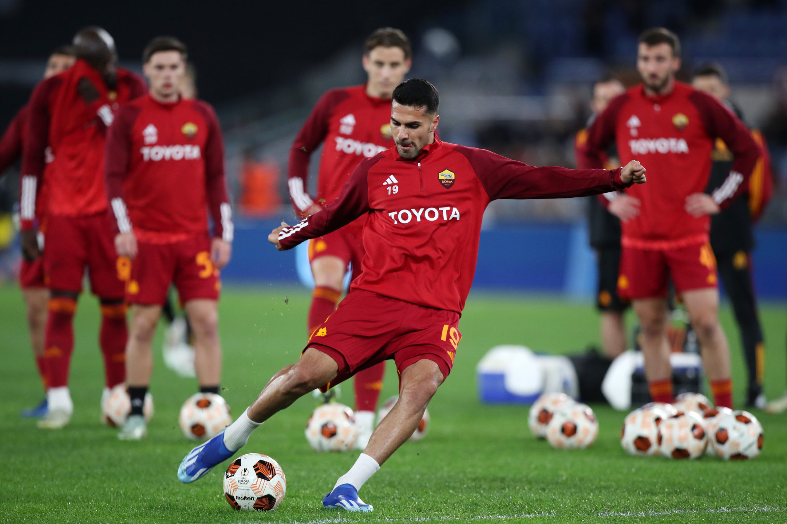 Celik compie 27 anni, gli auguri della Roma: "Buon compleanno" - FOTO ...