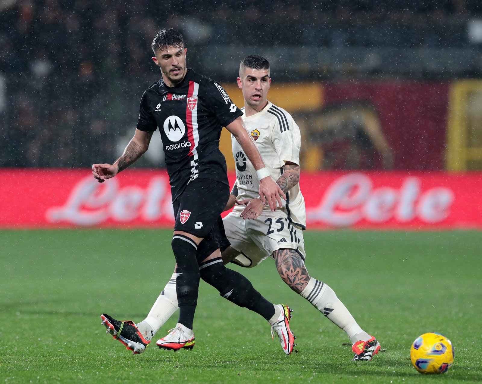 Monza-Roma, Mancini esulta: "Avanti insieme, 3 punti e 200 presenze in ...